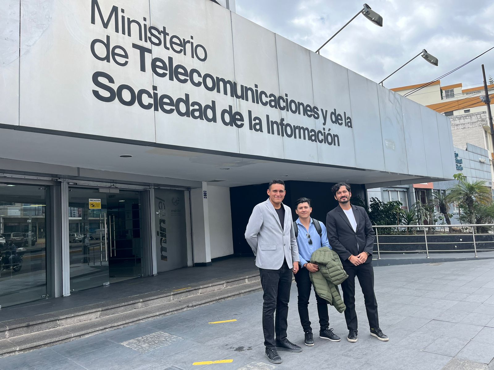 Académico Pablo Palacios presentó ponencia sobre 6G en charla realizada ...